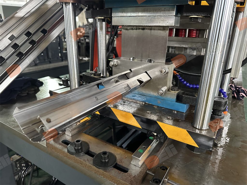 Closed-End Upright Roll Forming Machine for Bed Frame - DELI