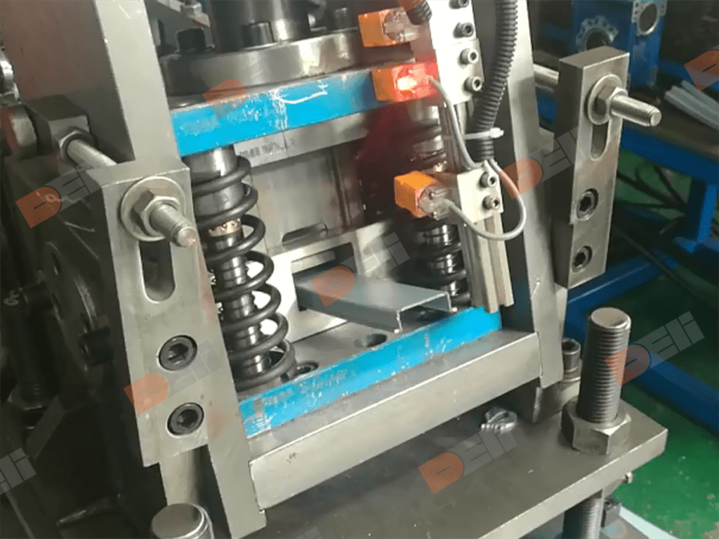 Car Lifting Window Guide Rail Full Auto Roll Forming Machine