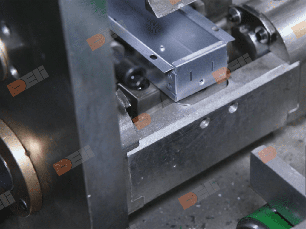 Led Dust-proof Bracket Ceiling Making Machine - DELI